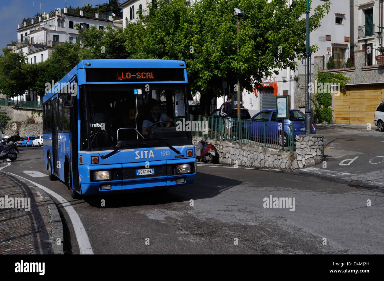 Bus arriving hi-res stock photography and images - Alamy