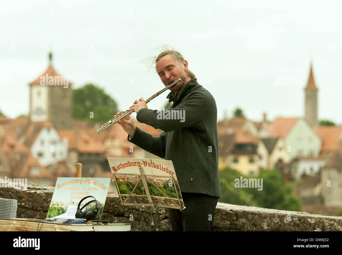 Rothenburg ob der Tauber, Germany, busker warbles medieval ways Stock ...