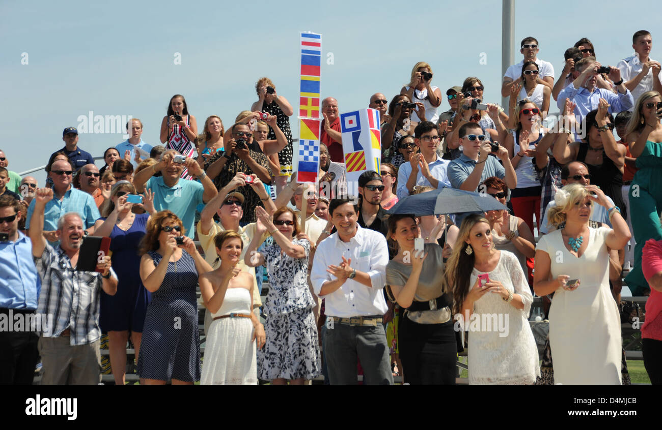 A section crowd cheering hi-res stock photography and images - Alamy