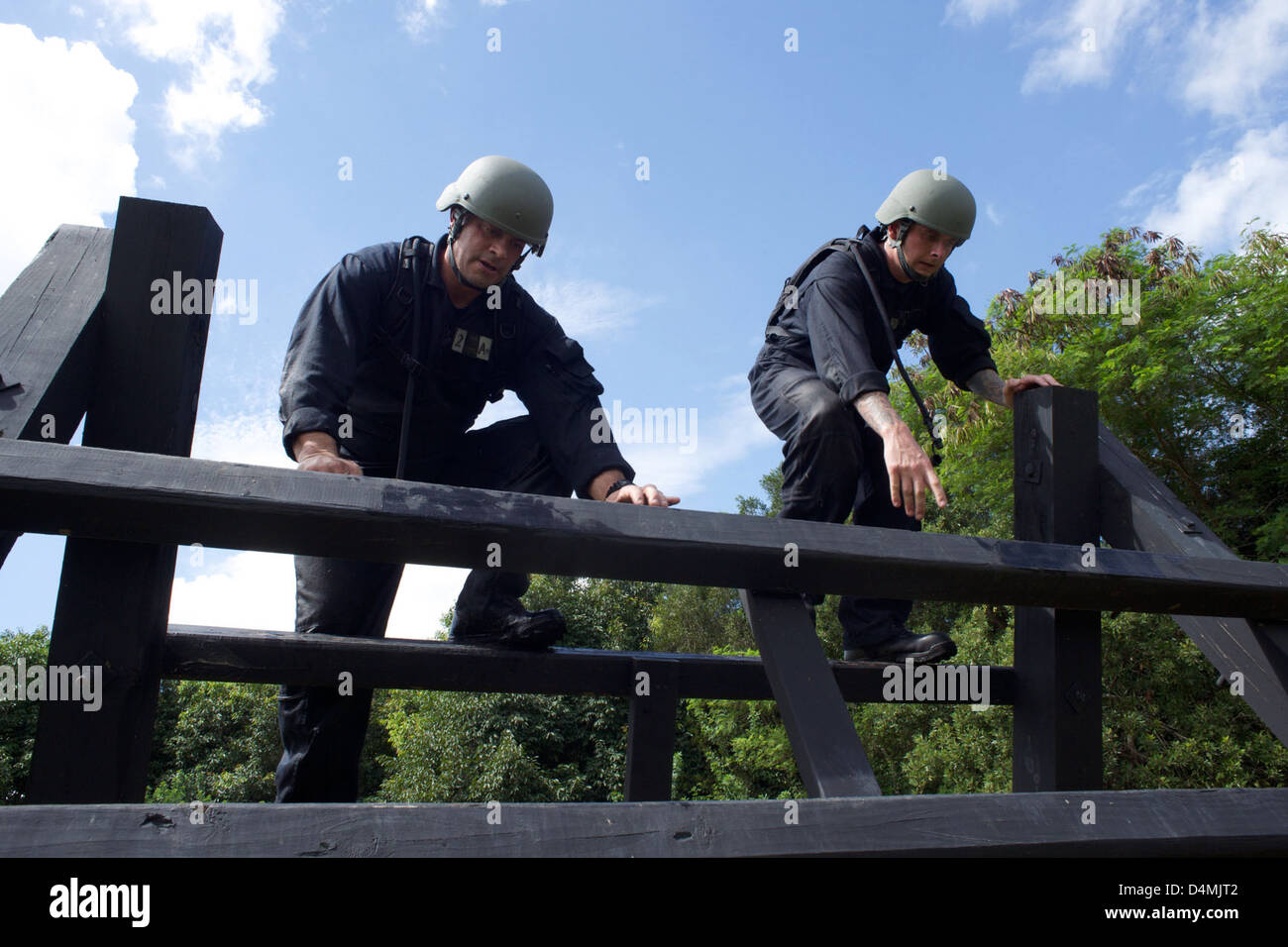 Military obstacle course hi-res stock photography and images - Alamy