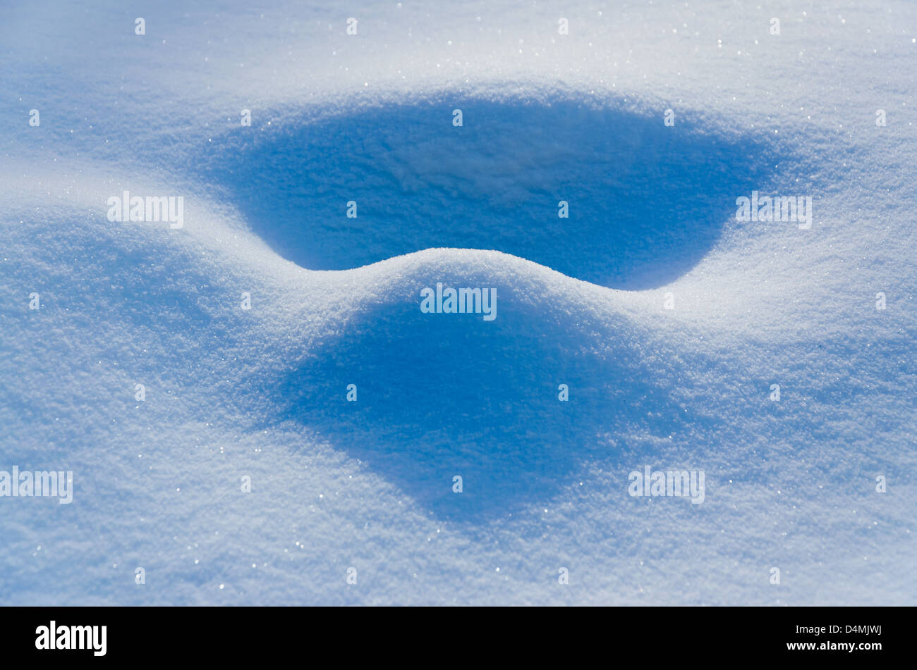 sparkle in the snow drifts last rays of the sun Stock Photo - Alamy