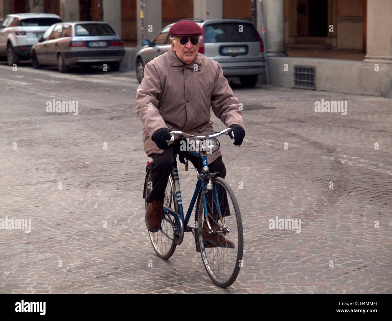 Elderly old man bicycle hi-res stock photography and images - Alamy