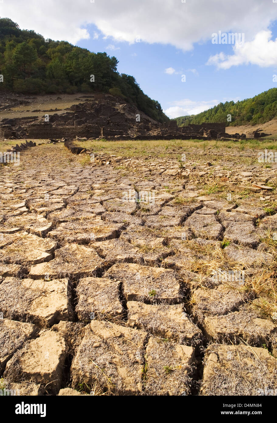 Drought land Portomarin, Lugo, Spain Stock Photo - Alamy