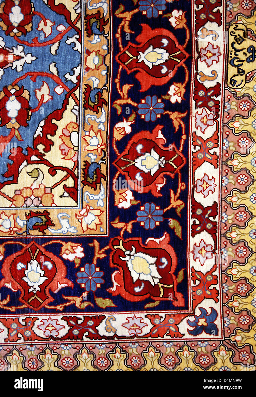Ethnic rug hi-res stock photography and images - Alamy