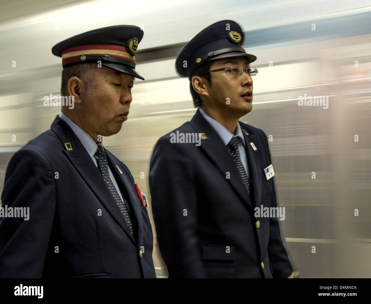 Japanese train platform hi-res stock photography and images - Alamy