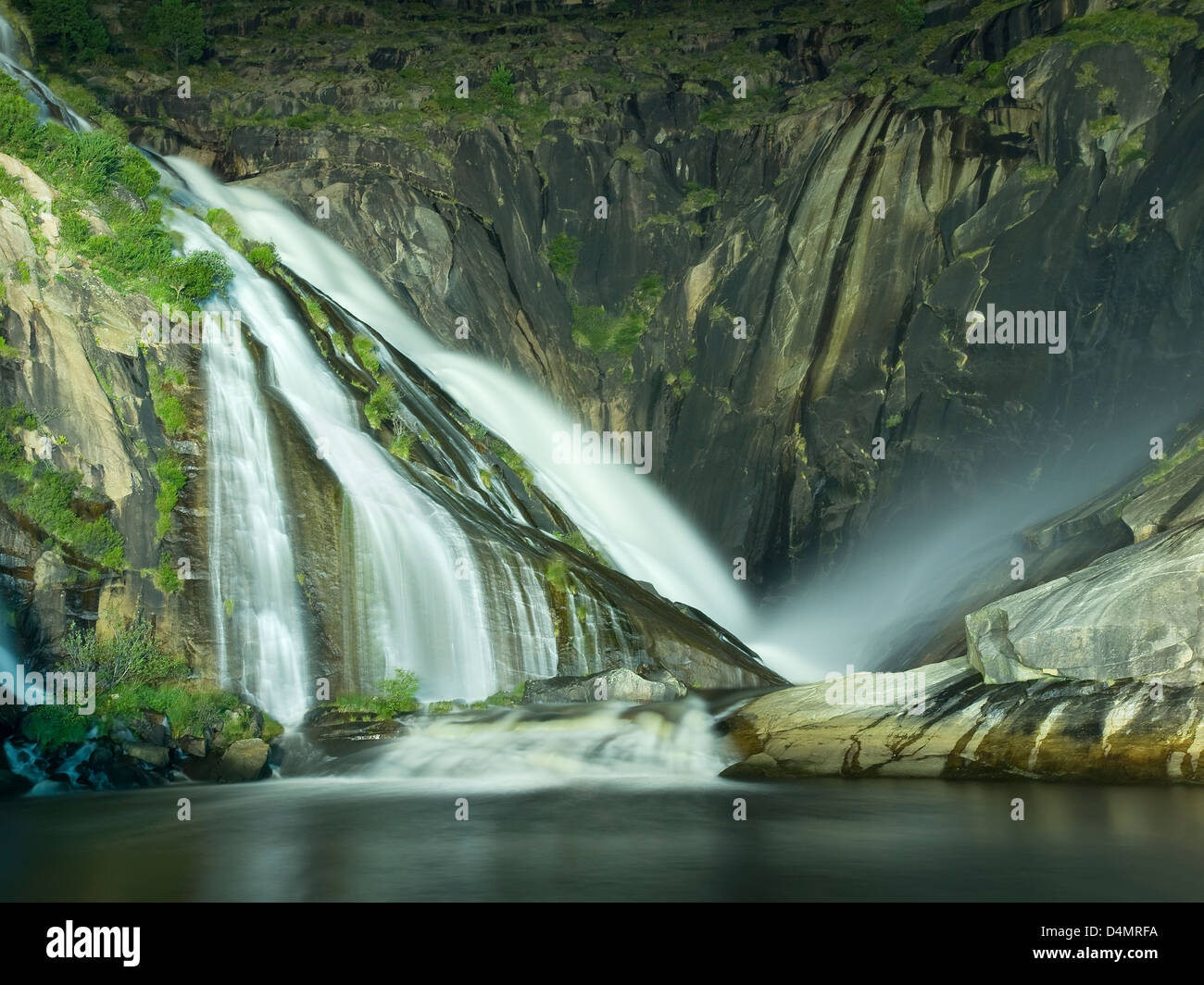 ézaro waterfall hi-res stock photography and images - Alamy