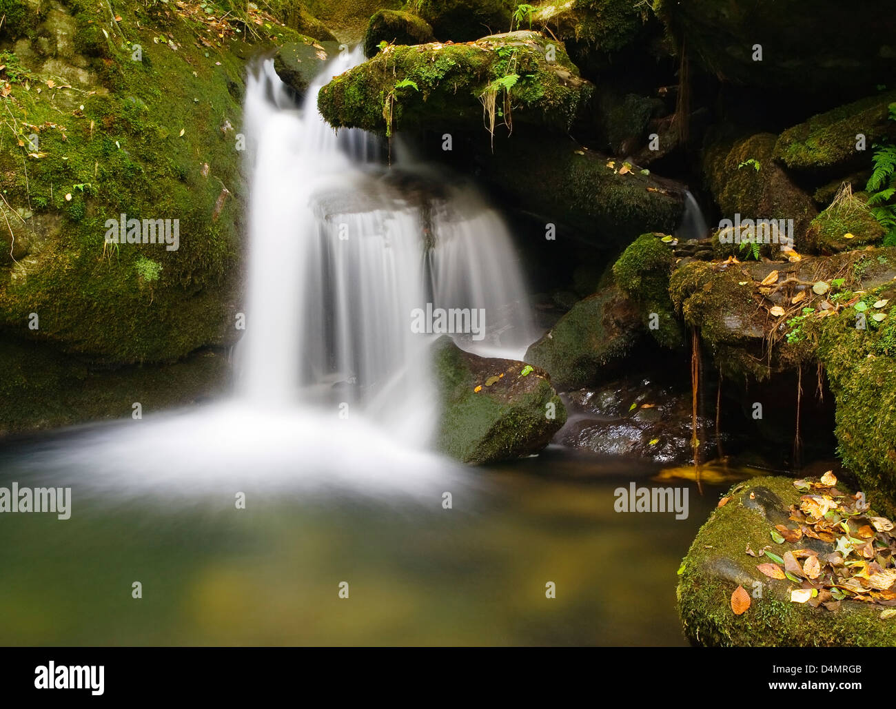 Landscape nature waterfall hi-res stock photography and images - Alamy