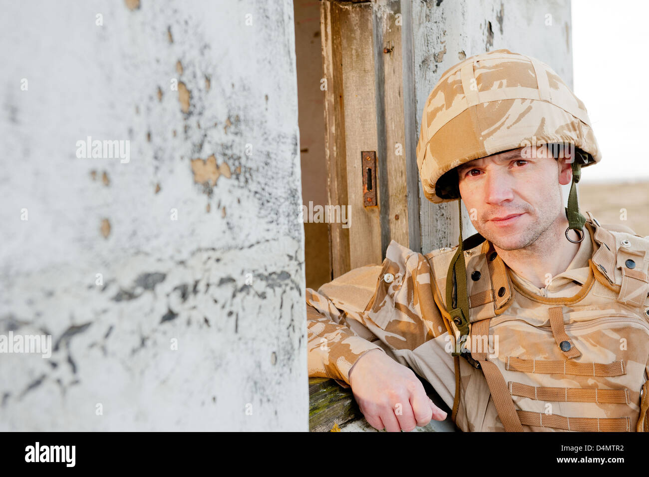 Army soldier looking away standing uniform hi-res stock photography and ...