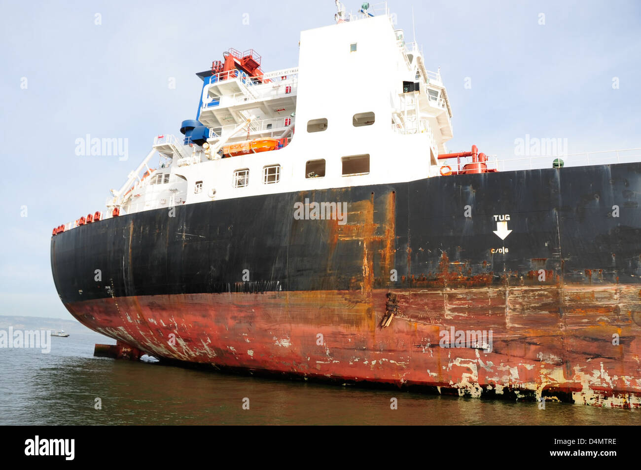 Oil tanker coast guard vessel hi-res stock photography and images - Alamy