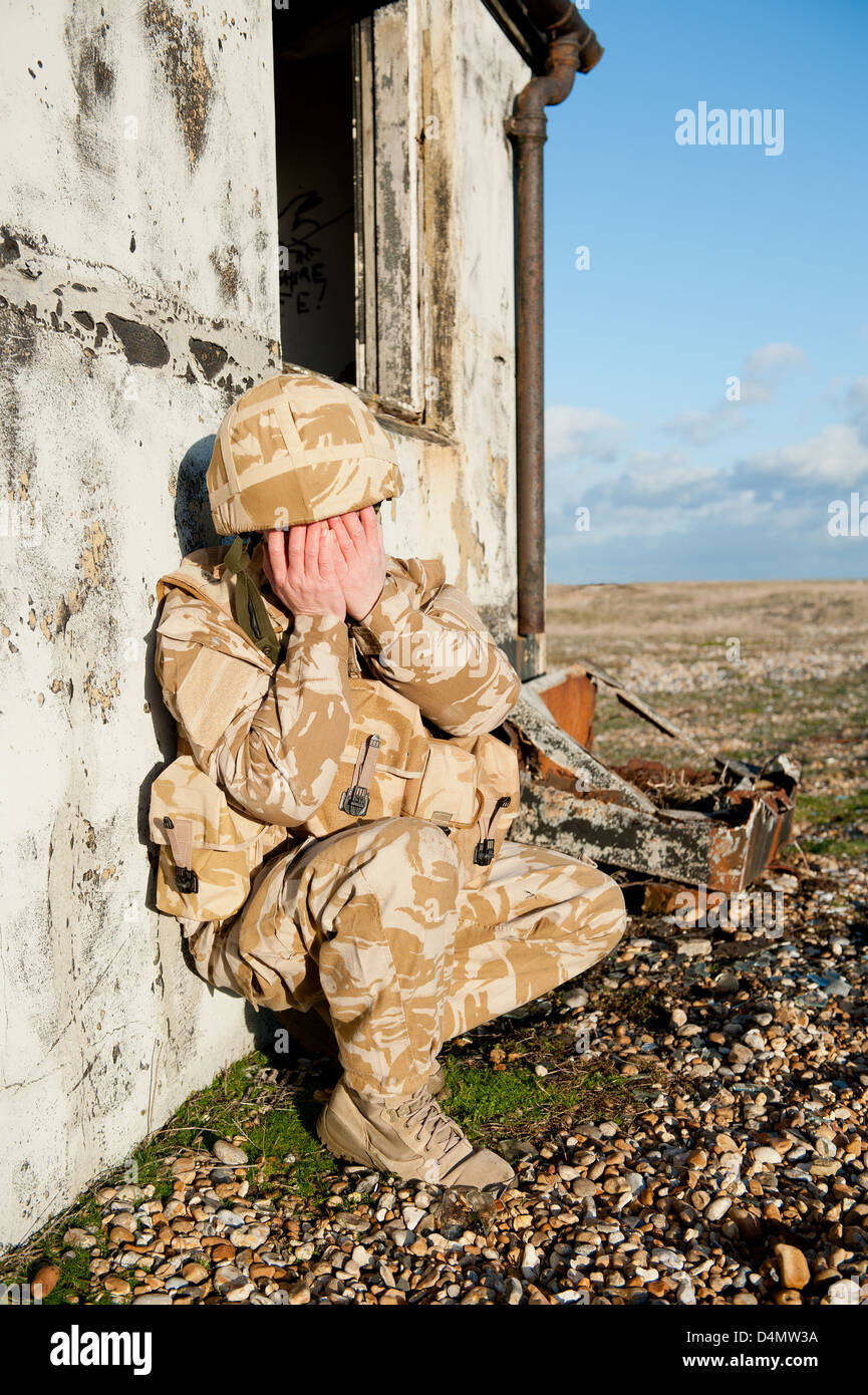British soldier iraq exhausted hi-res stock photography and images - Alamy