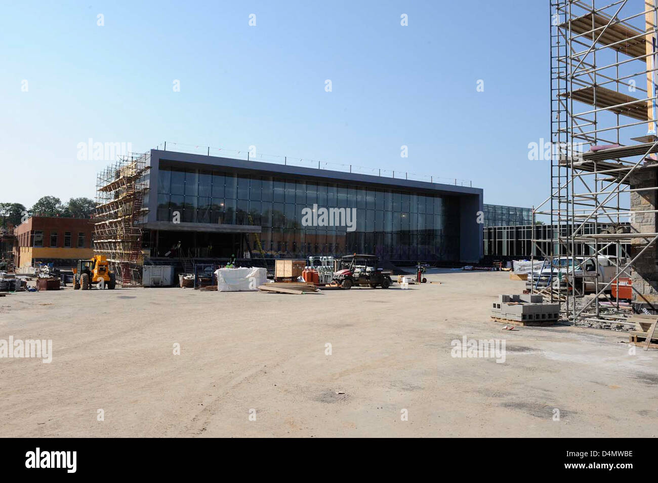 New Coast Guard Headquarters Building High Resolution Stock Photography ...
