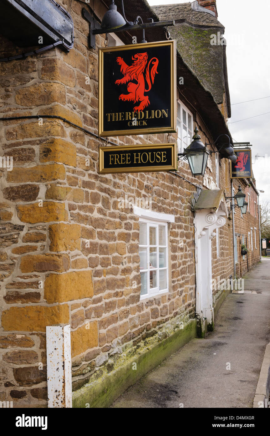 The Red Lion pub in Crick , Northampton Stock Photo - Alamy