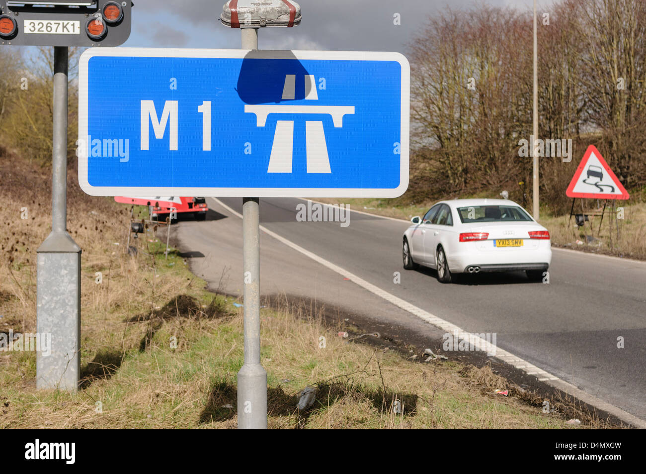 M1 road sign hi-res stock photography and images - Alamy