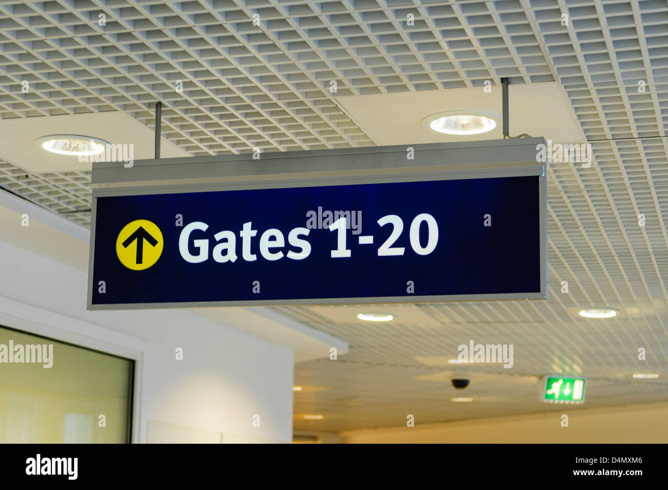Arrival departure signs hi-res stock photography and images - Alamy