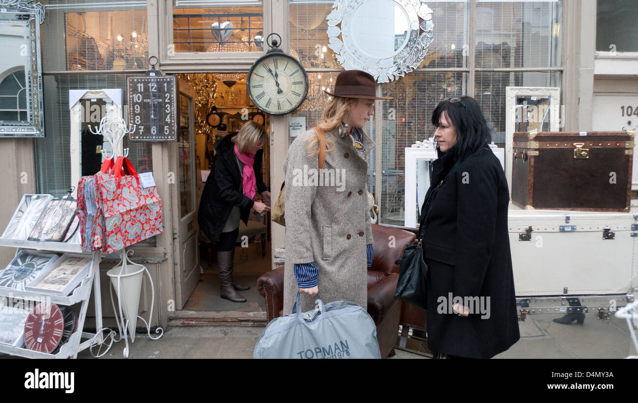 Antique clock shop hi-res stock photography and images - Alamy