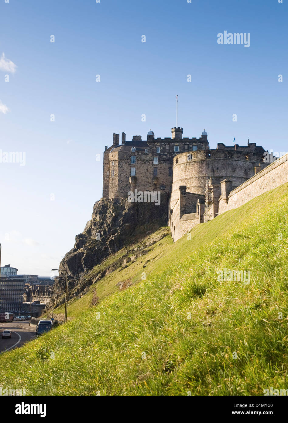 Green edinburgh castle hi-res stock photography and images - Alamy
