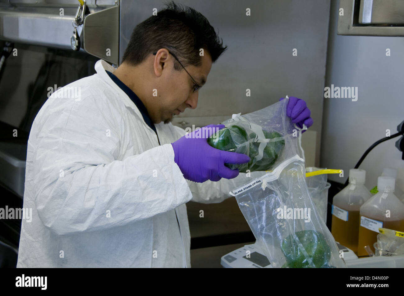 Food samples in laboratory hi-res stock photography and images - Alamy