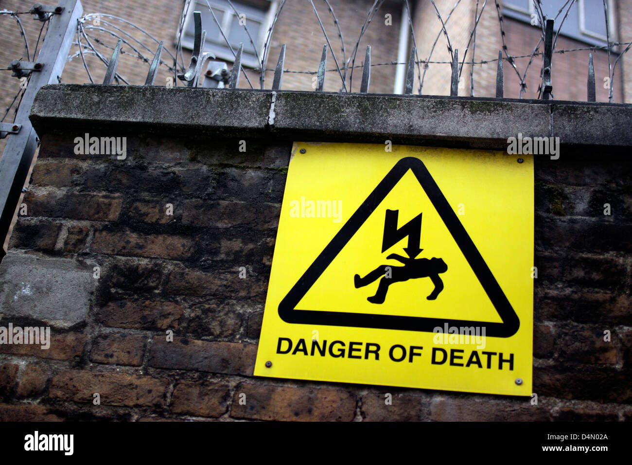 Danger electricity sign hi-res stock photography and images - Alamy