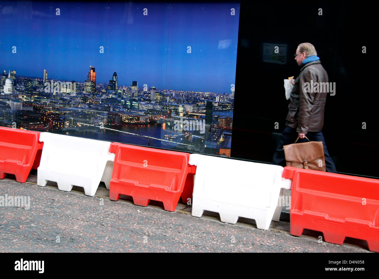Man walking in construction site hi-res stock photography and images ...