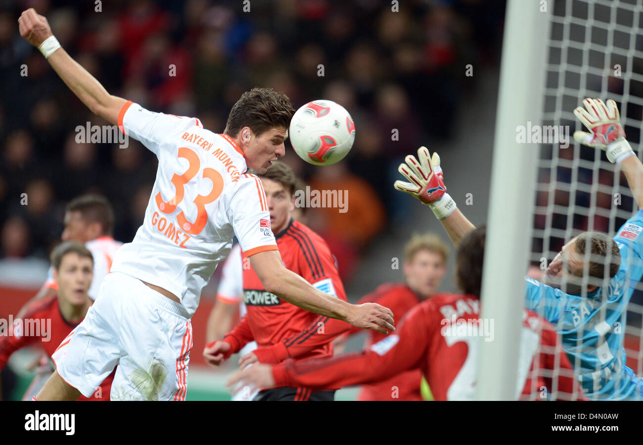 Munich's Mario Gomez (L) in action against Leverkusen's goalkeeper ...