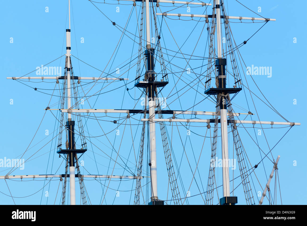 Mast sailboat without sails against the sky Stock Photo - Alamy