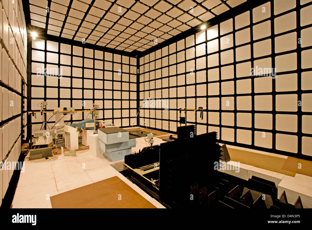 Anechoic chamber hi-res stock photography and images - Alamy