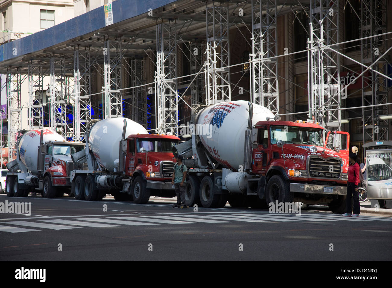 American lorries hi-res stock photography and images - Alamy