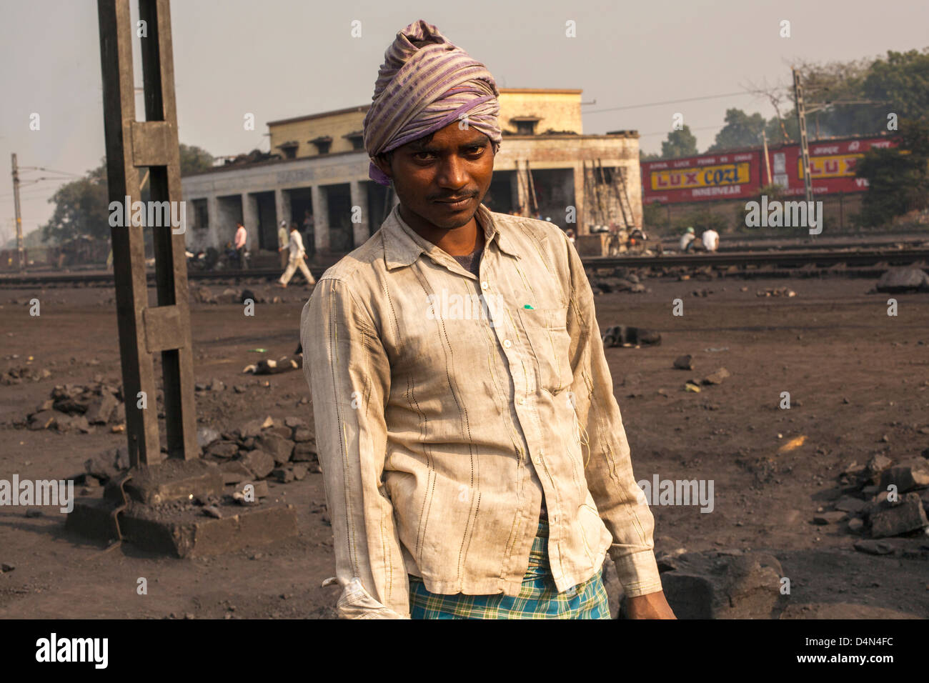 Railway workers, uttar Pradesh, India Stock Photo - Alamy