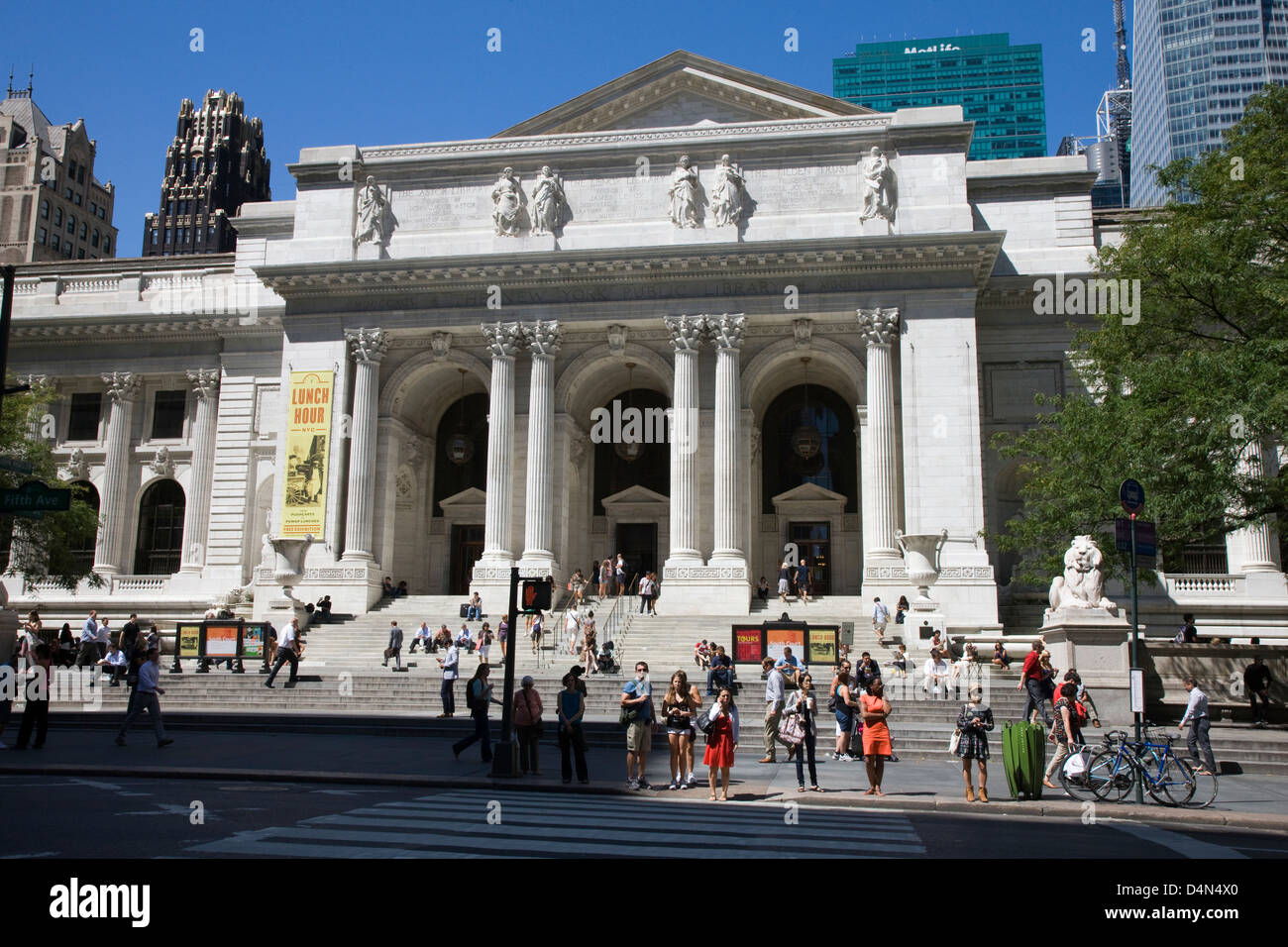 The steps and front facade of the New York Public Library Stock Photo ...