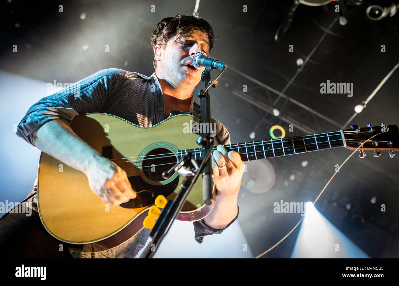 Ben lovett mumford hi-res stock photography and images - Alamy