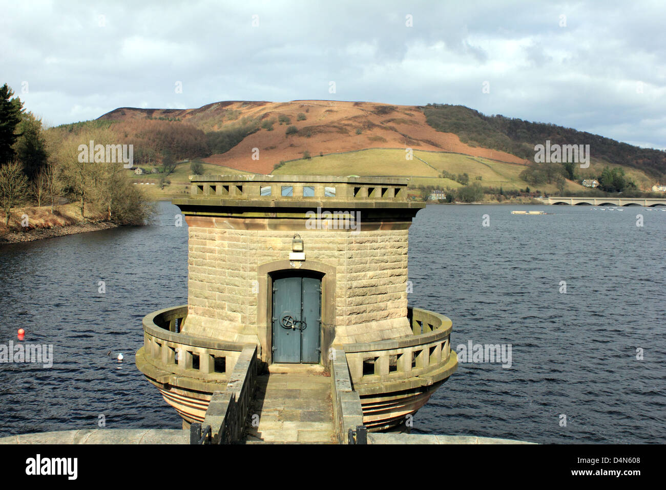 Ladybower Reservoir Draw Off Towers on Dam face Stock Photo - Alamy