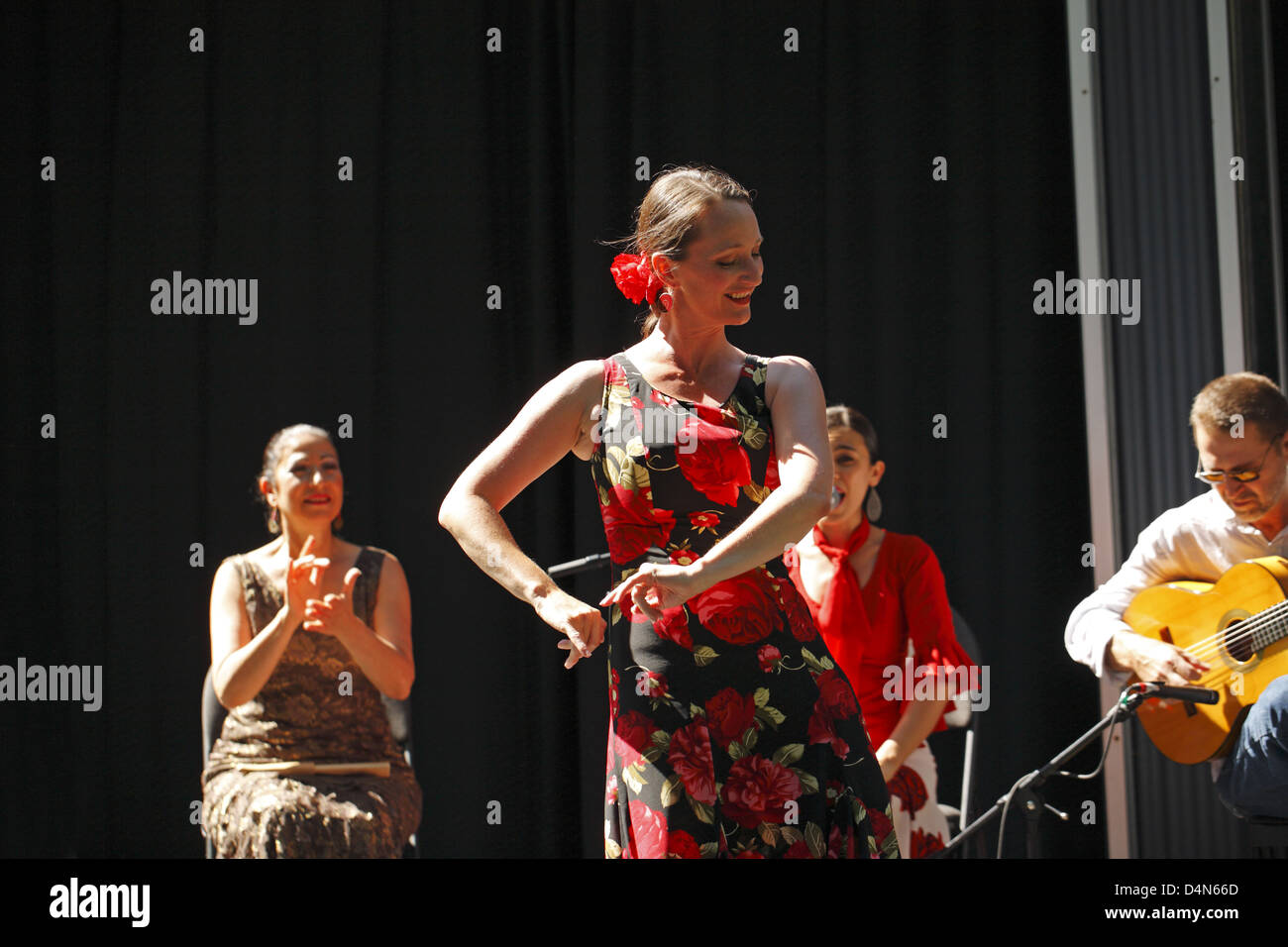 Flamenco dance and music performance Stock Photo - Alamy