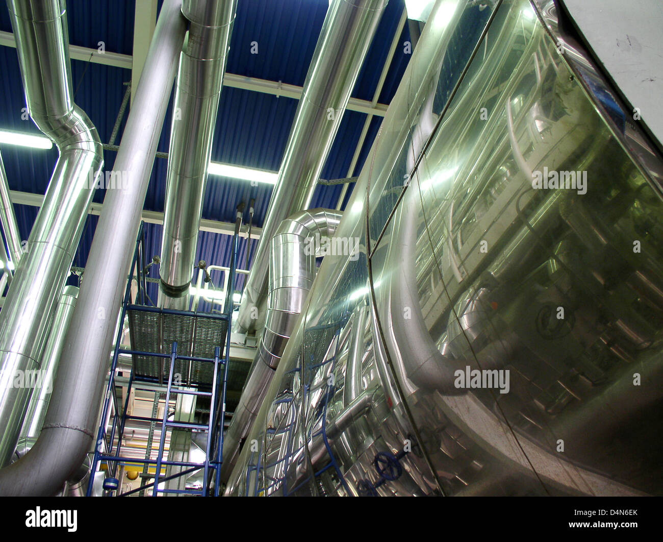 Curved pipework hi-res stock photography and images - Alamy