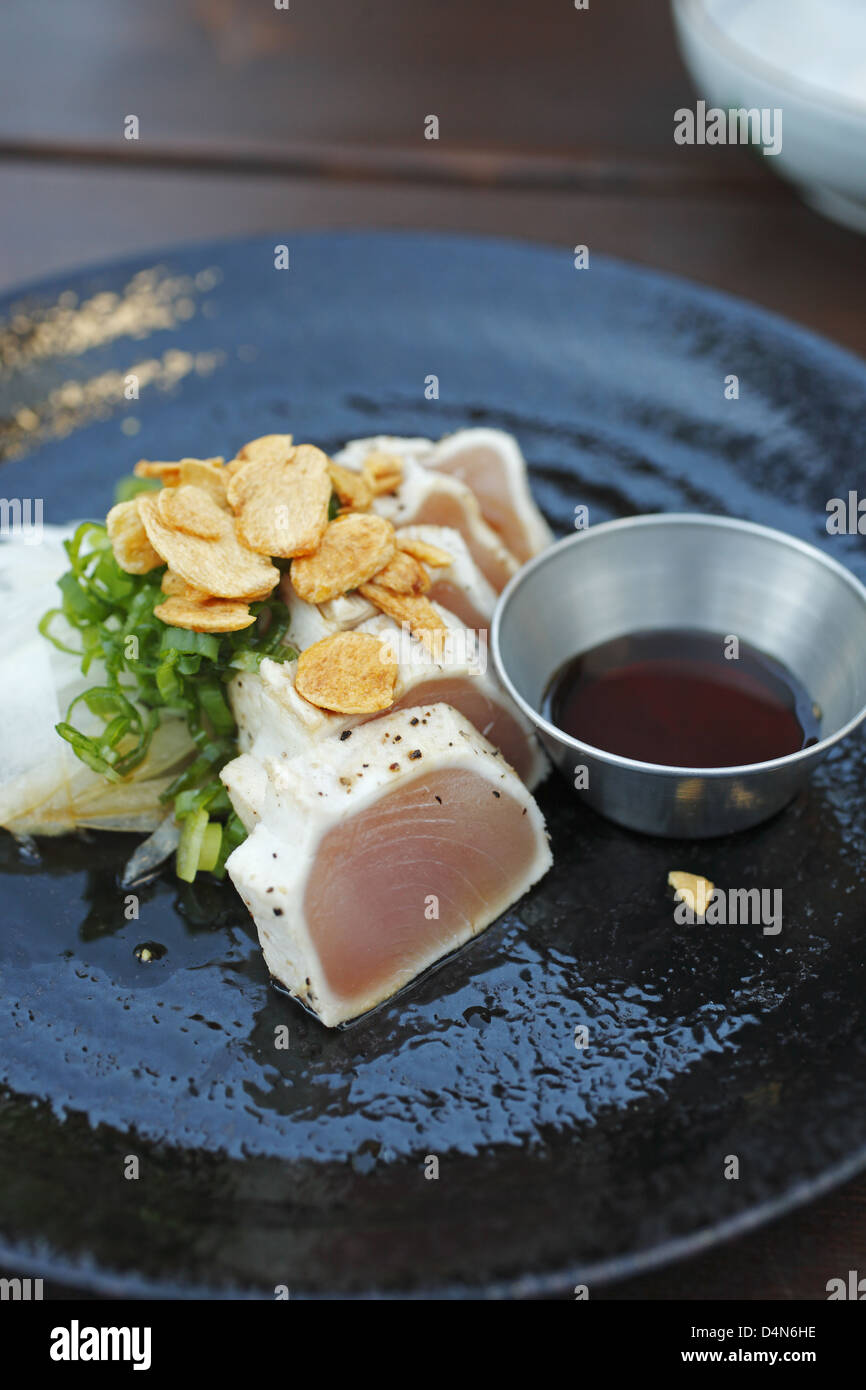 Fish tataki hi-res stock photography and images - Alamy