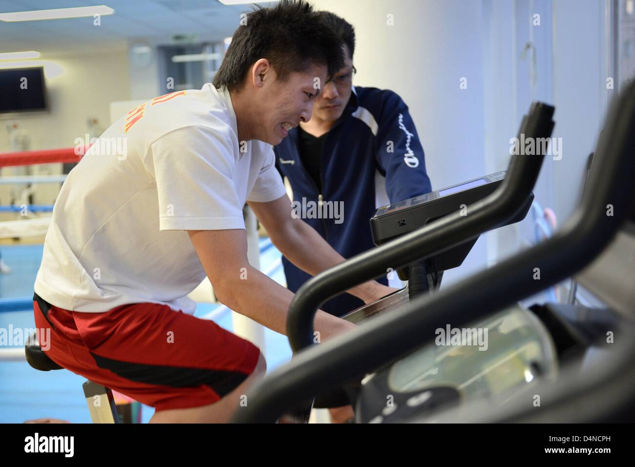 (L-R) Naoya Inoue (JPN), Shingo Inoue, FEBRUARY 14, 2013 - Boxing ...