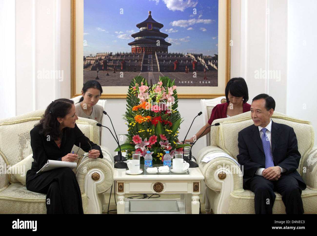 China food and drug administration hi-res stock photography and images ...