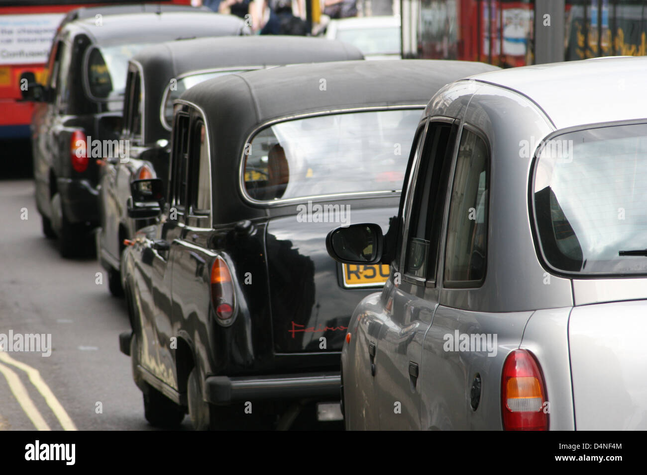London black taxi hi-res stock photography and images - Alamy