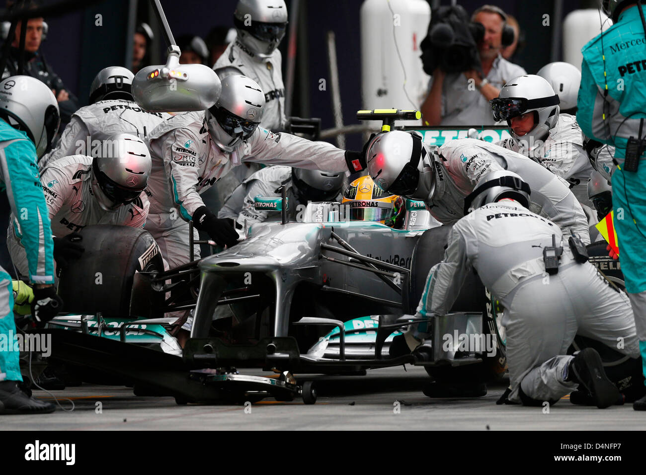 Mercedes pit crew lewis hamilton hi-res stock photography and images ...