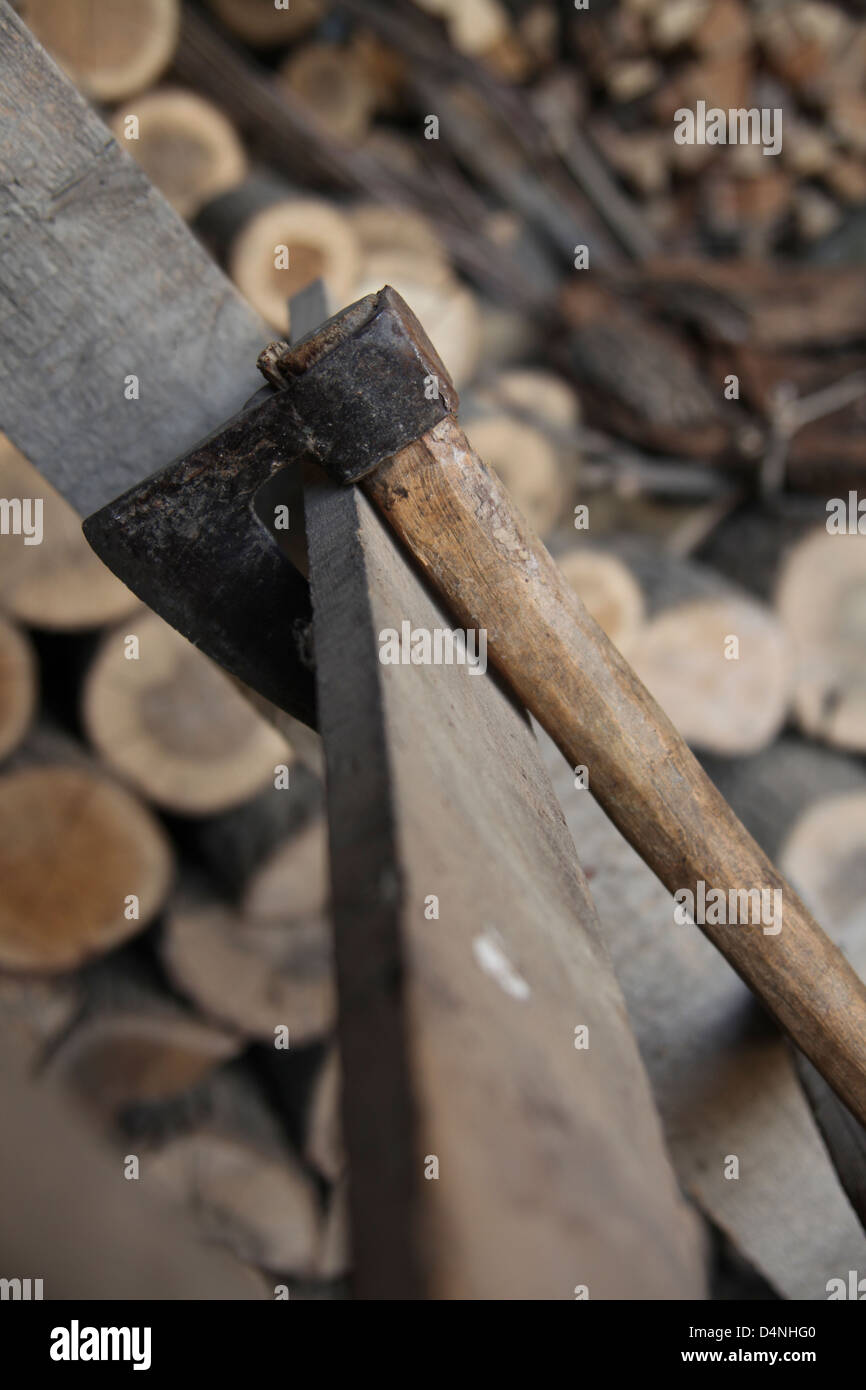 Fire wood axe hi-res stock photography and images - Alamy
