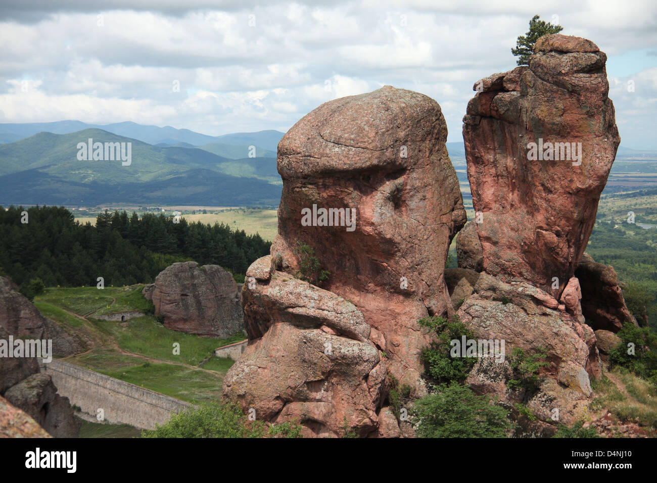 Red color rocks hi-res stock photography and images - Alamy