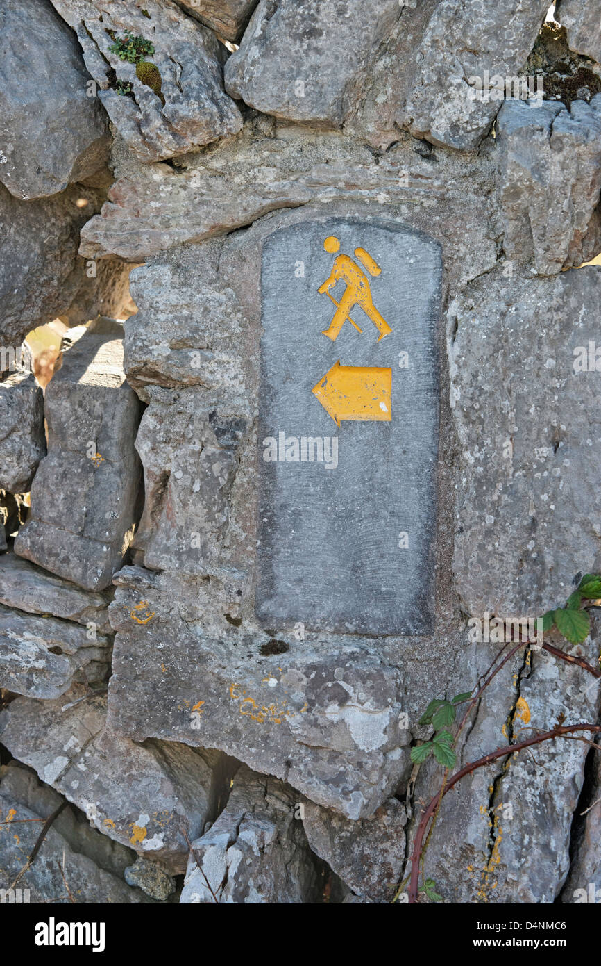 Yellow man walking sign hi-res stock photography and images - Alamy