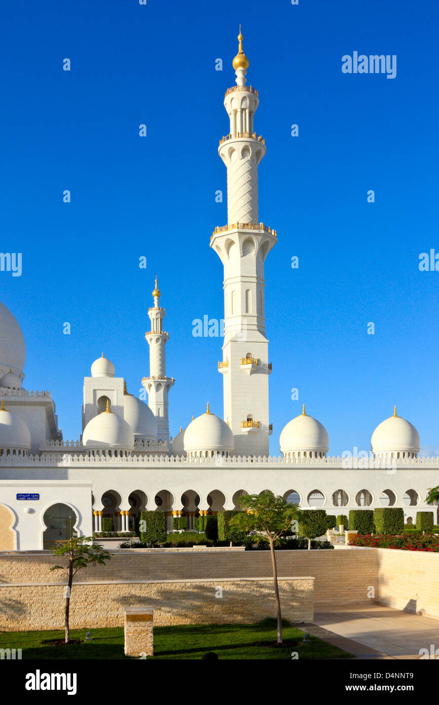 Minaret Domes And Arches In Sheikh Zayed Bin Sultan Al Nahyan Grand