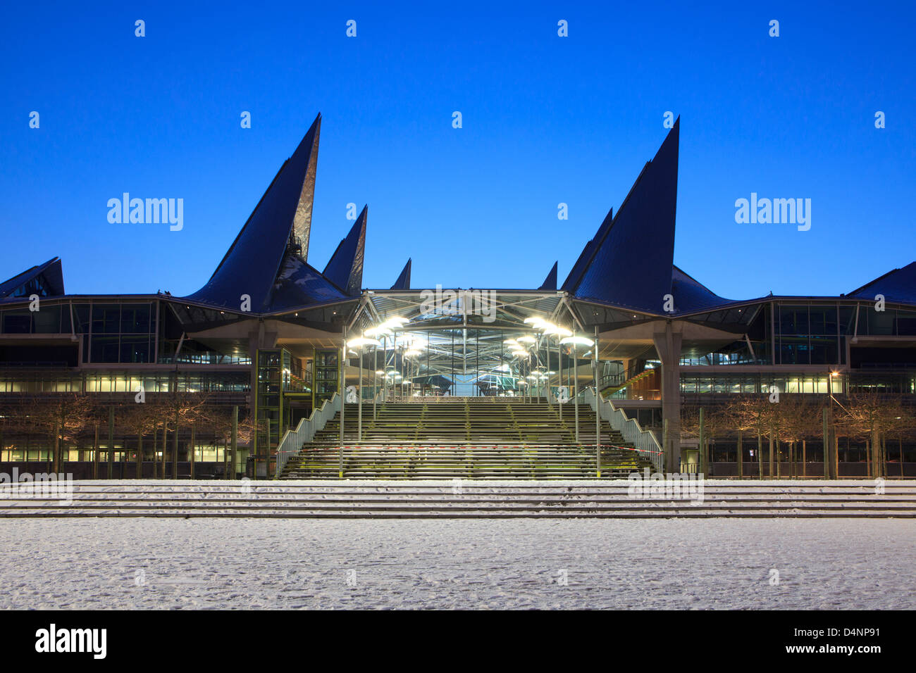 Modern courthouse structure hi-res stock photography and images - Alamy