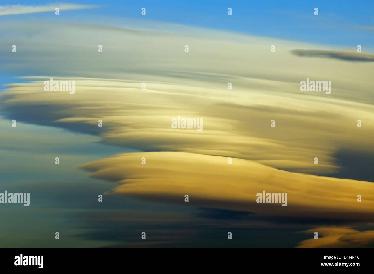 Lenticularis cloud hi-res stock photography and images - Alamy