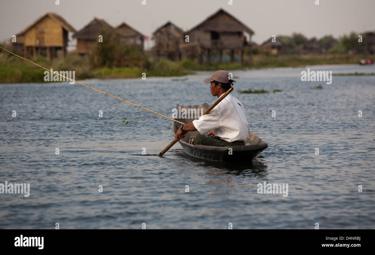 Man fishing on Inle Lake in a small boat Stock Photo - Alamy