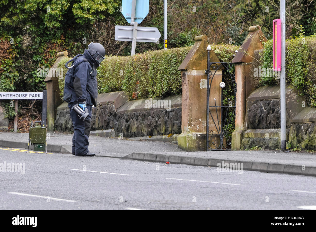 Bomb expert hi-res stock photography and images - Alamy