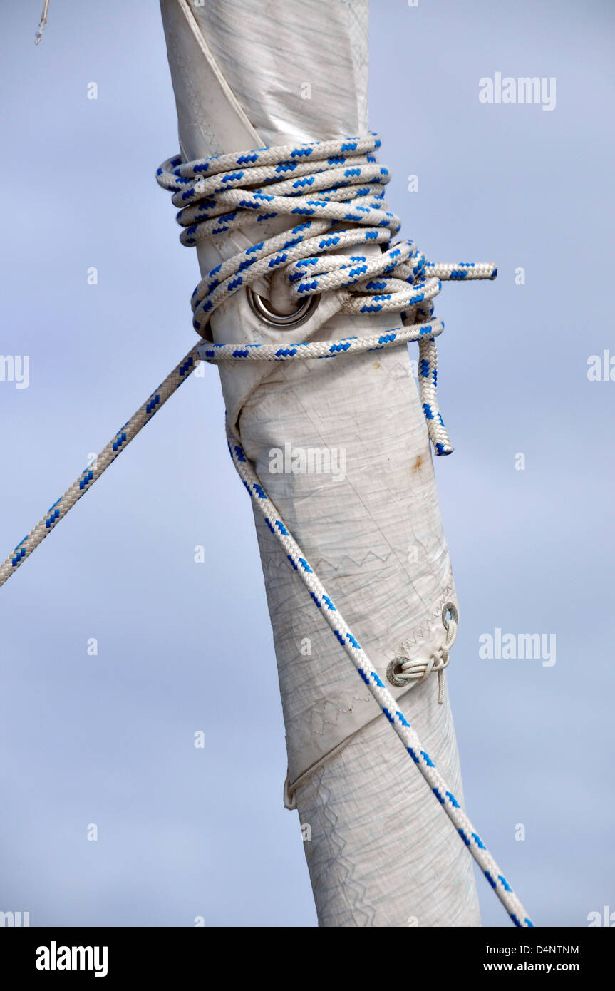 Vertical rigging hi-res stock photography and images - Alamy
