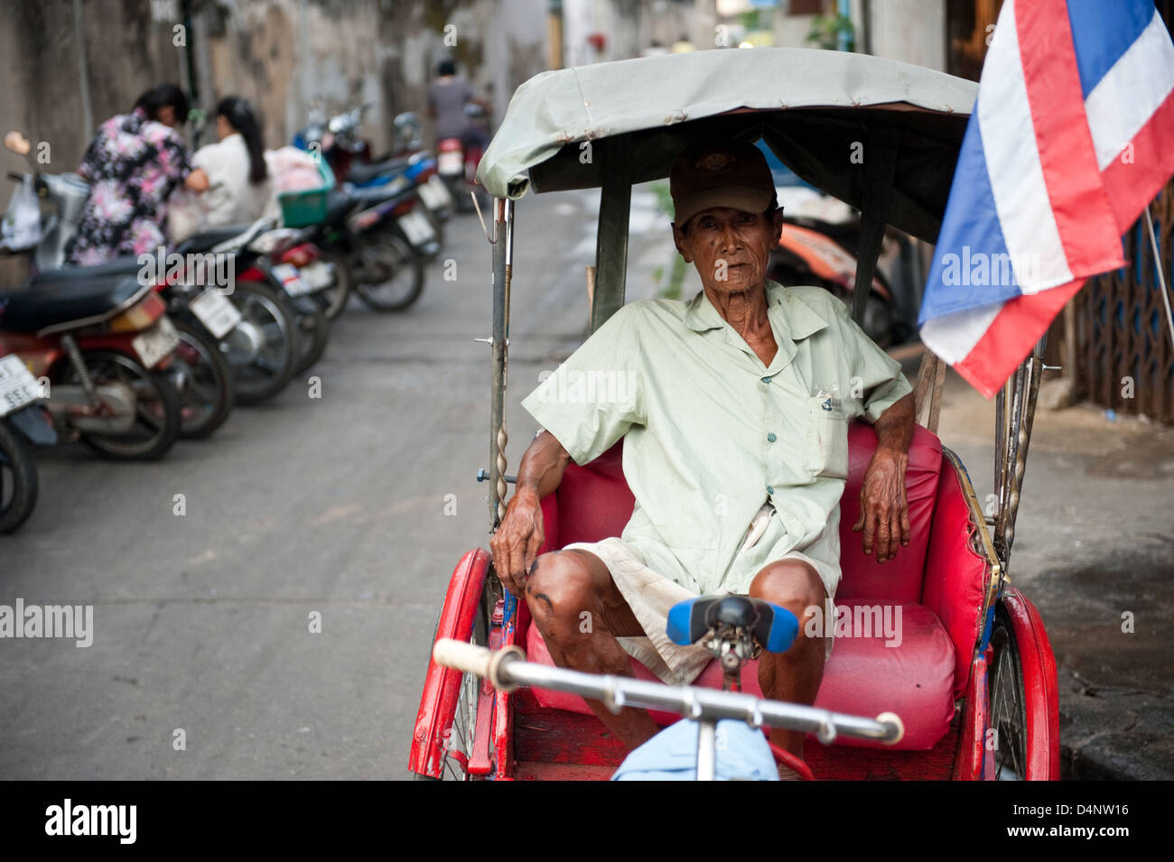 Kanchanaburi, Thailand, rickshaw drivers waiting for Passengers Stock ...