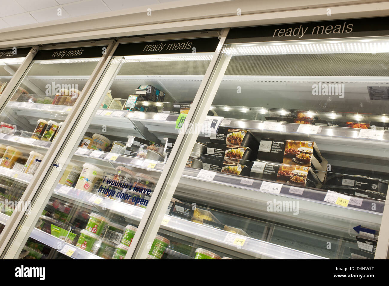 Supermarket chilled section hi-res stock photography and images - Alamy