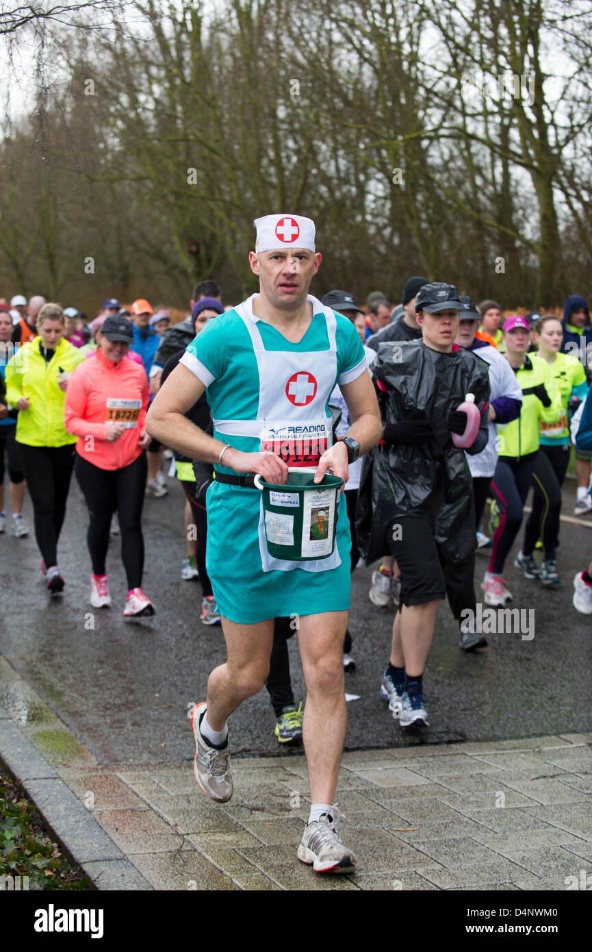 Runners starting reading half marathon hi-res stock photography and ...